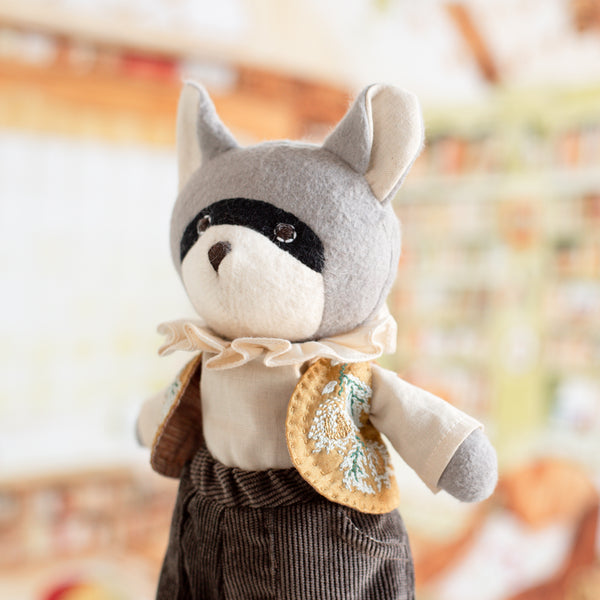 Golden Hazelnut Vest for Dolls | Hazel Village